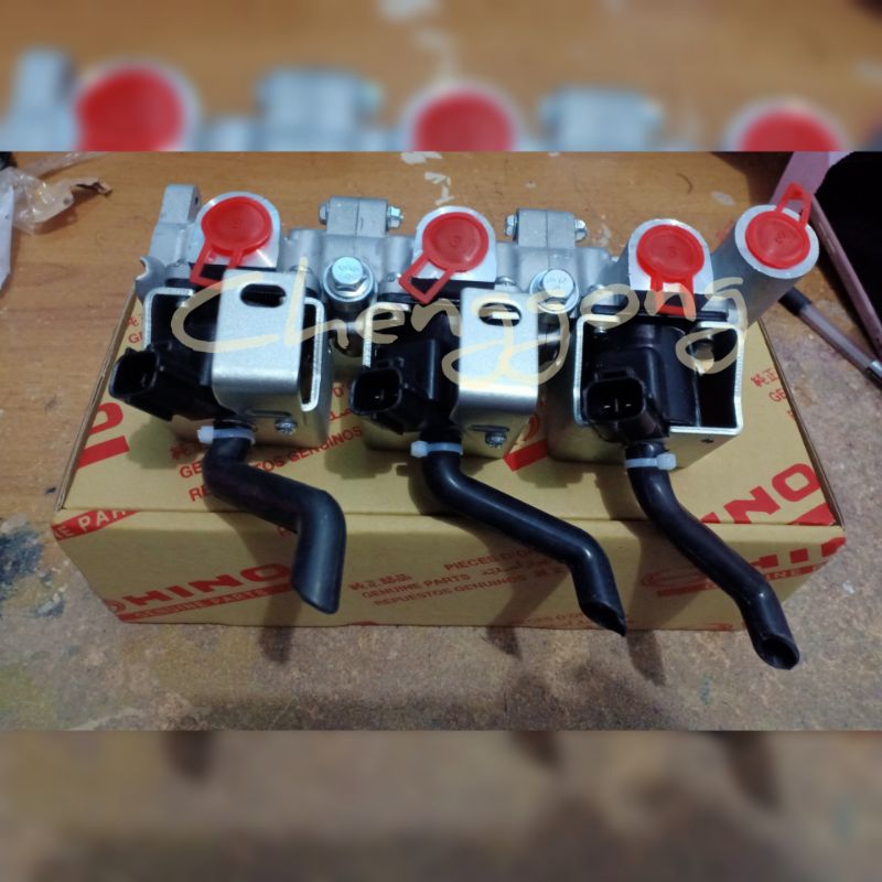 Jual Valve 3 way hino 500/selenoid switch 3 jalur hino 500 27690-EW042 ...