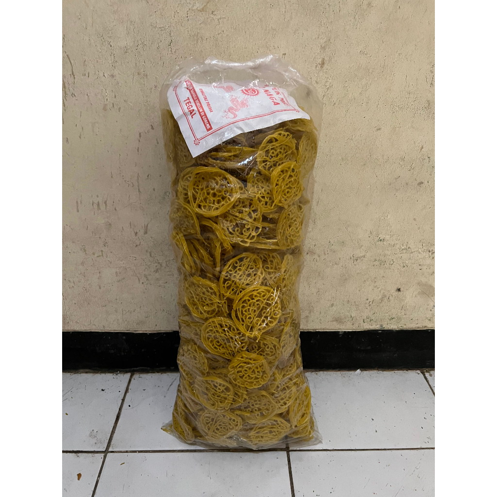 Jual Kerupuk Cipluk / Kerupuk Asinan 500gr / kerupuk mie ( mentah ...