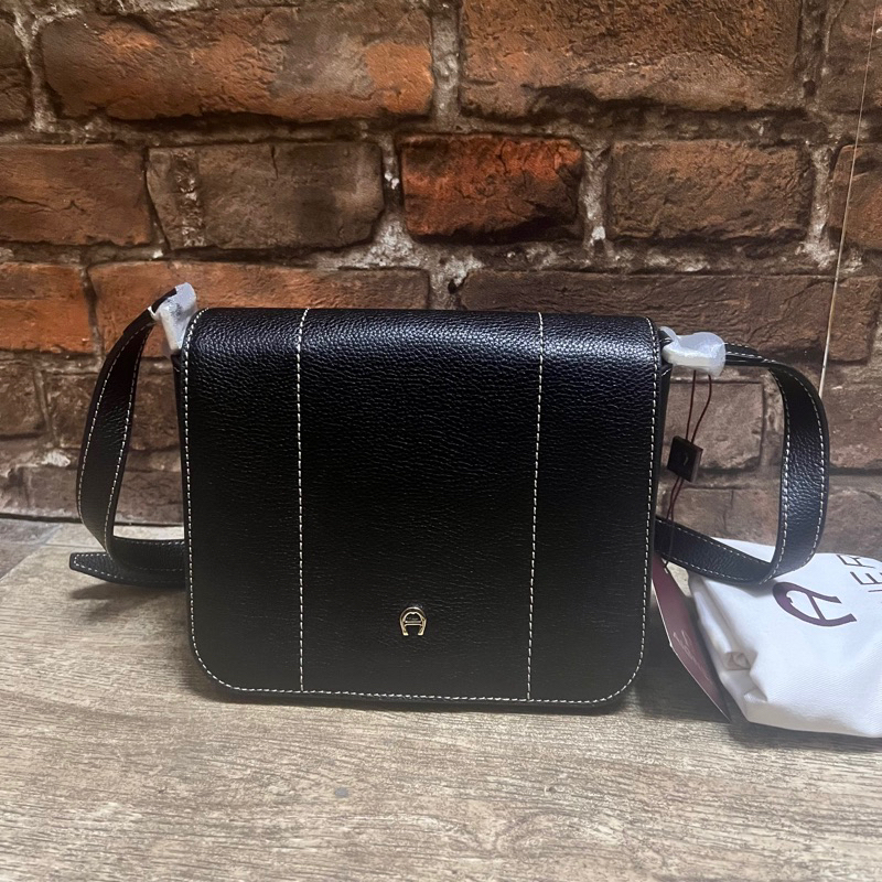 Jual Tas Aigner Becca Crossbody Black (New With Tag) | Shopee Indonesia