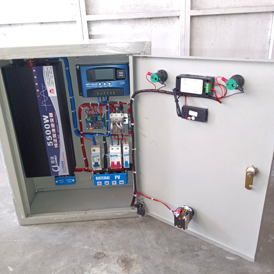 Jual box panel plts 12v 5500w 2500w hybrid scc 100A otomatis | Shopee ...