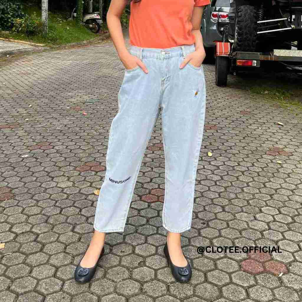 Jual E20 Celana Denim Light Blue Ringan Highwaist Jeans Boyfriend size ...