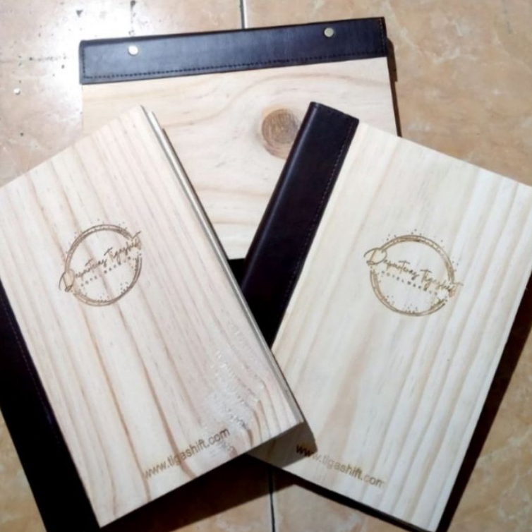 Jual BUKU MENU BAHAN KAYU - COSTOM LOGO GRAFIR | Shopee Indonesia
