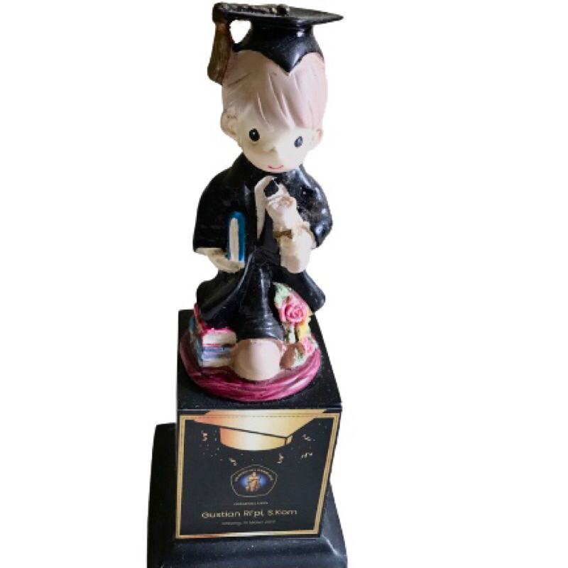 Jual Piala Trophy Wisuda Graduation Souvenir miniatur toga Wisuda ...