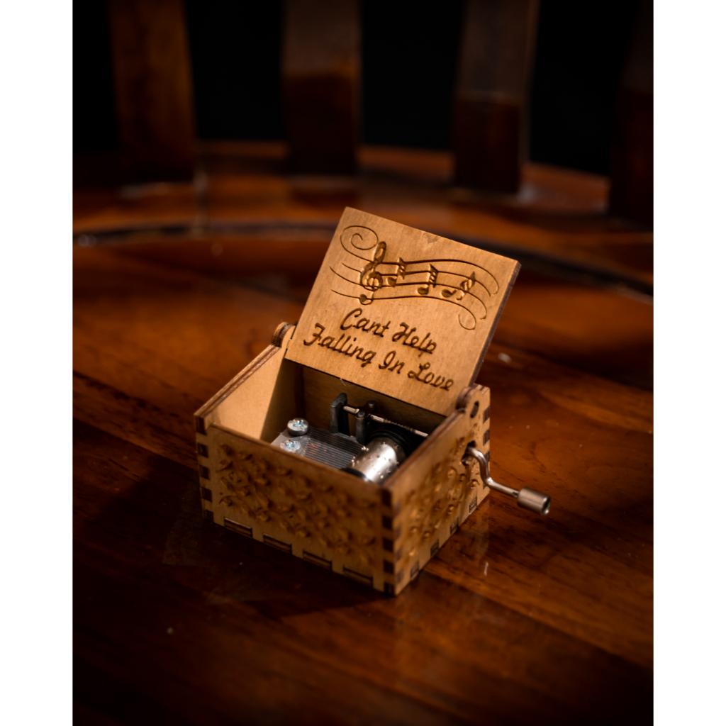 Jual Can't Help Falling In Love Music Box - Mechanical | Shopee Indonesia