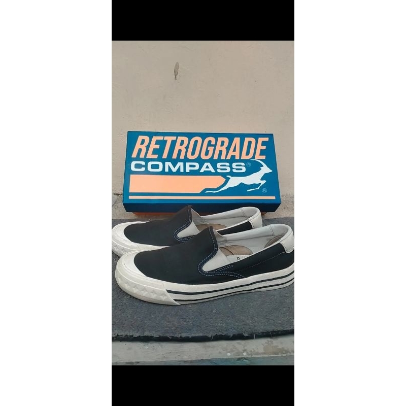 Jual COMPASS SLIP ON | Shopee Indonesia