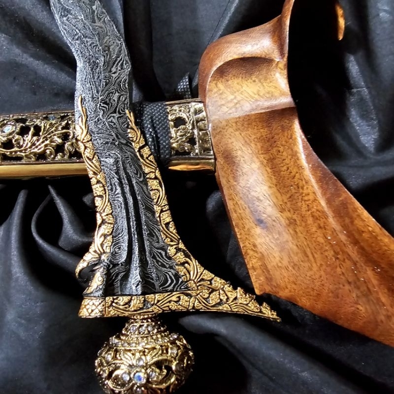 Jual Keris Sengkelat XI Luk 13 Kinatah Sepuh Emas Pamor Lar Gangsir ...