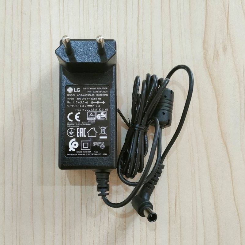 Jual ADAPTOR LG ORIGINAL 19 VOLT 19V 1 AMP SWITCHING ADAPTER ADS-40FSG ...