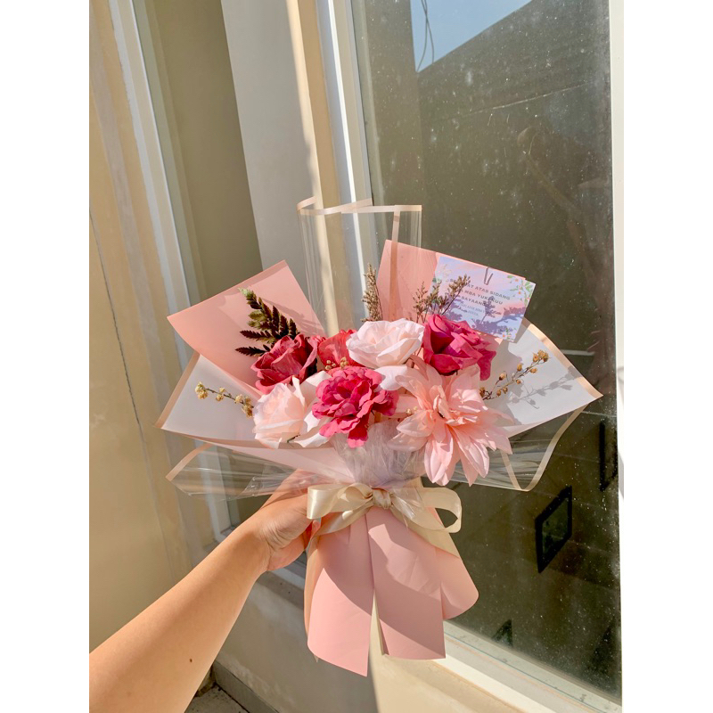 Jual BUKET BUNGA / FLOWER BOUQUET DUSTY PINK / BUCKET WISUDA | Shopee ...