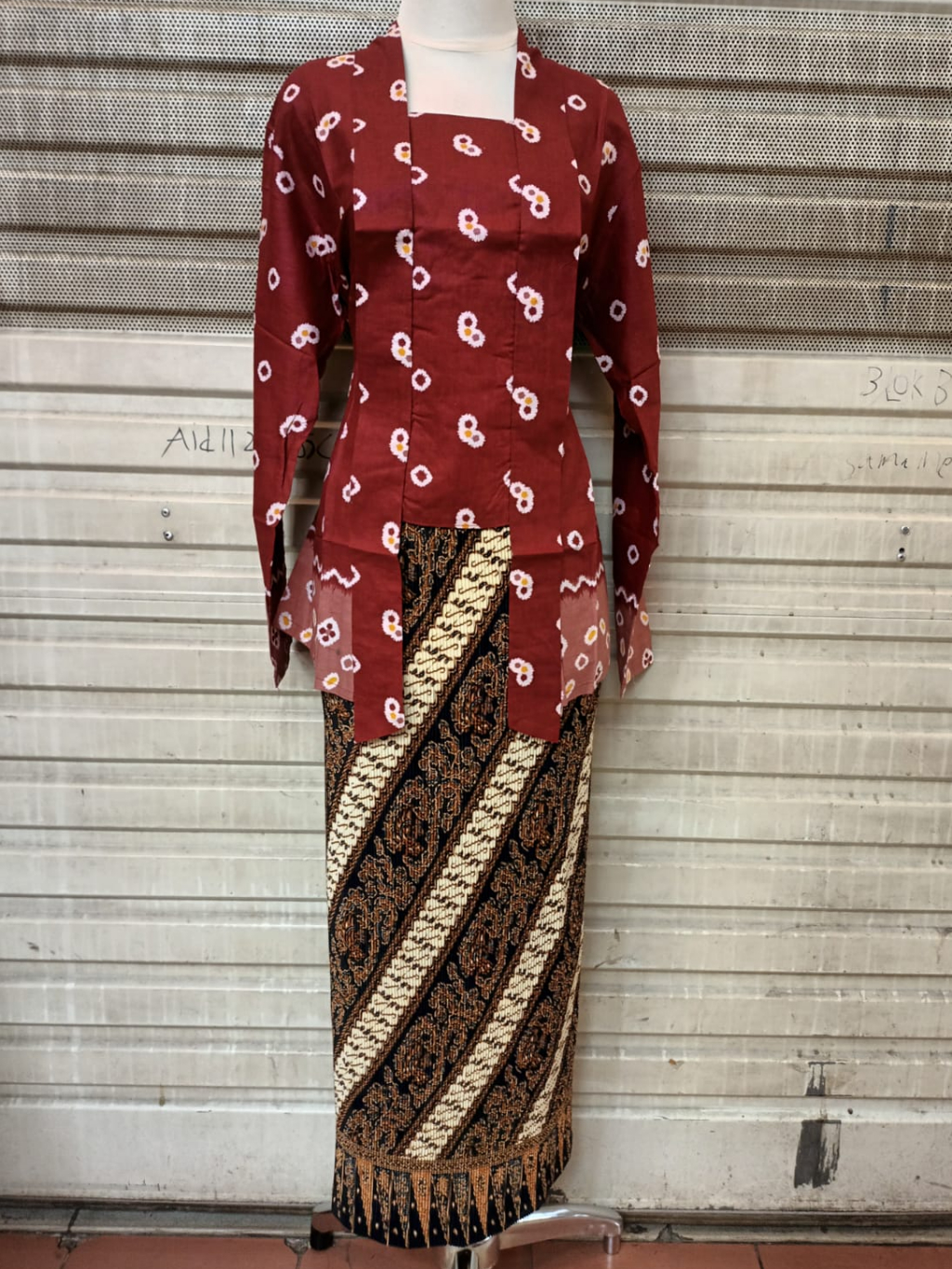 Jual Setelan Kebaya Kutubaru Jumputan Jumbo dan rok plisket terbaru/Set Kebaya Lurik jumputan ...