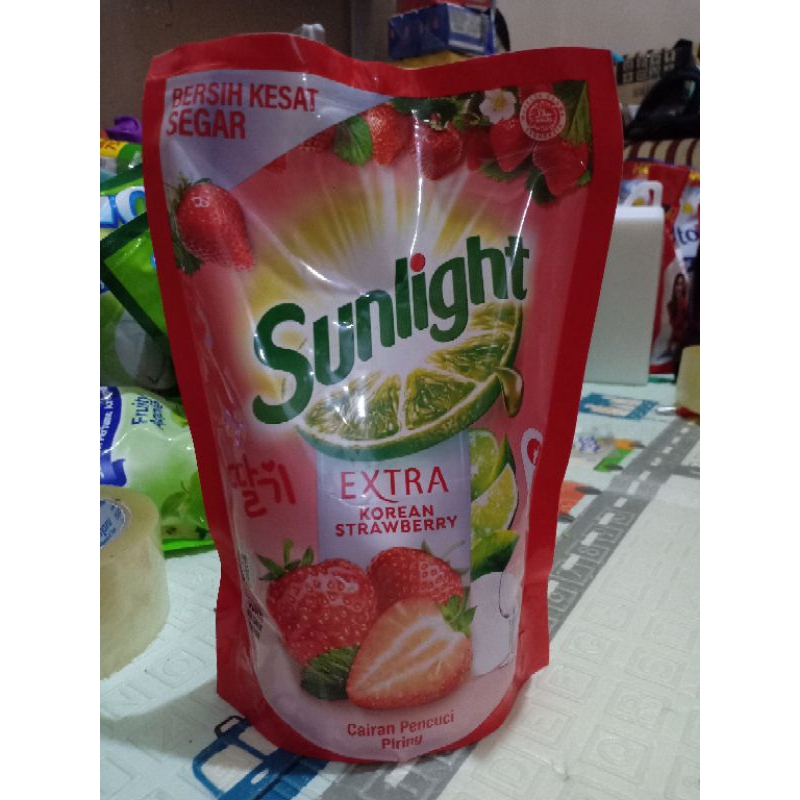 Jual Sunlight strawberry sabun cuci piring 560ml | Shopee Indonesia