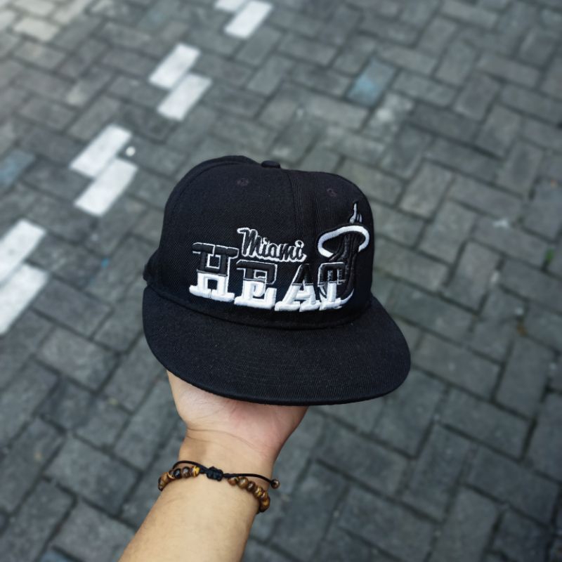 Jual Miami Heat Snapback Hat NBA HWC x Newera (req) | Shopee Indonesia