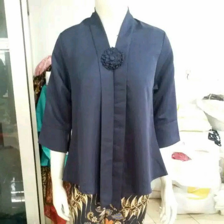 Jual atasan kebaya Floy Kartini Balotelli/kebaya wisuda/HITAM | Shopee ...