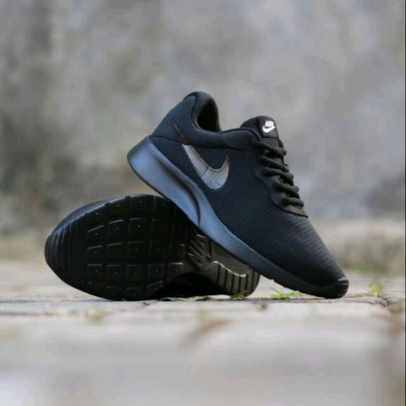 Jual SEPATU RUNNING / SEPATU FULL BLACK PRIA WANITA | Shopee Indonesia