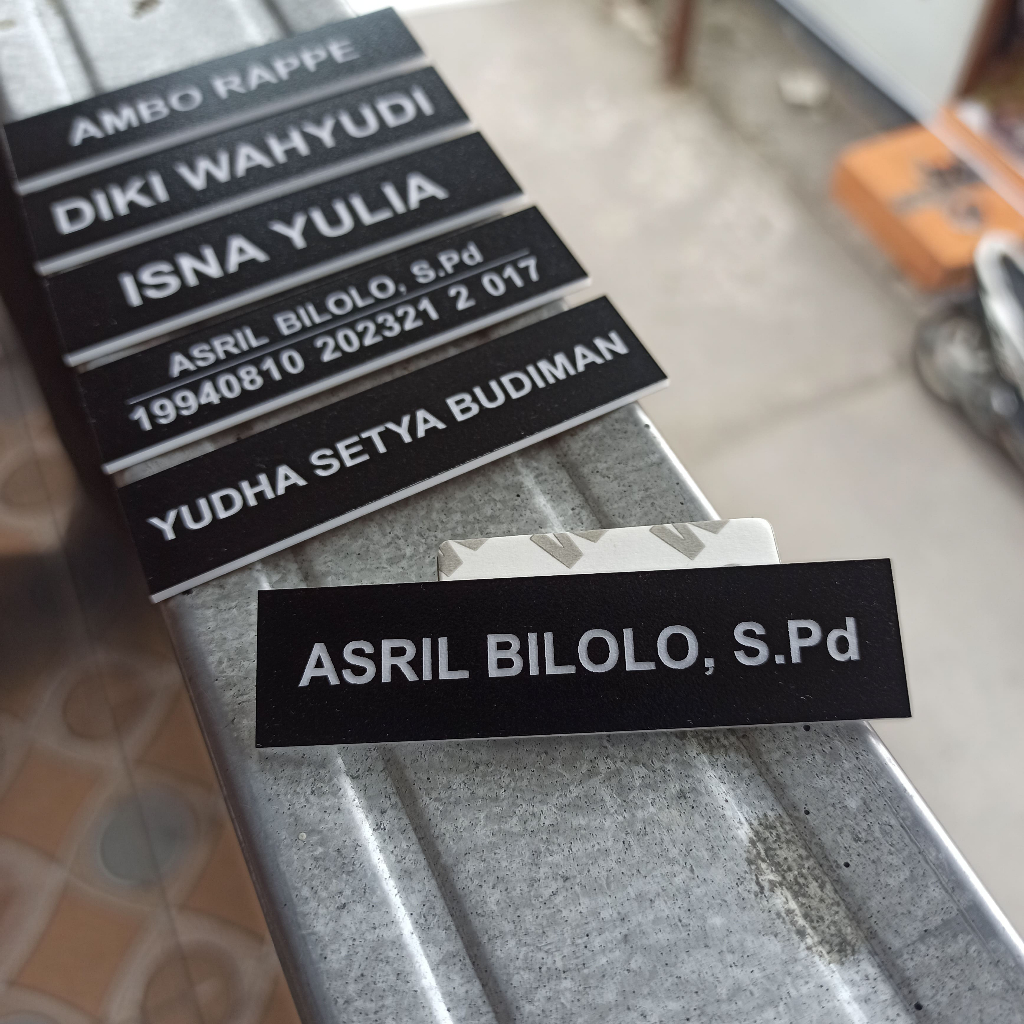 Jual Name tag ukir 1 Hari Jadi/ pin nama / Nama dada ukir / Papan nama ...