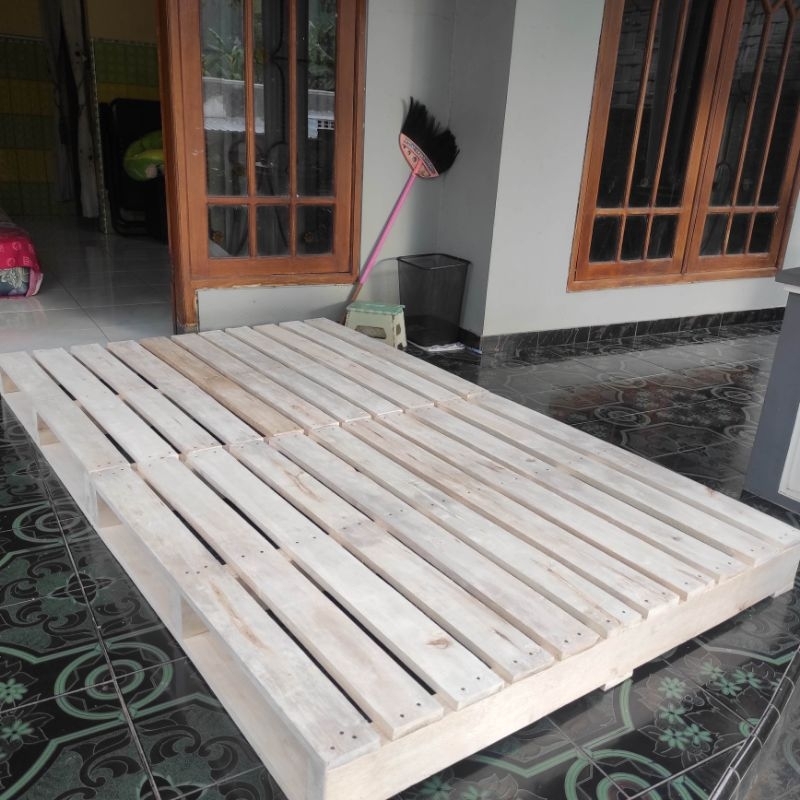 Jual Pallet Kayu Sengon Laut Albasia Halus Ukuran 90×120cm | Shopee ...