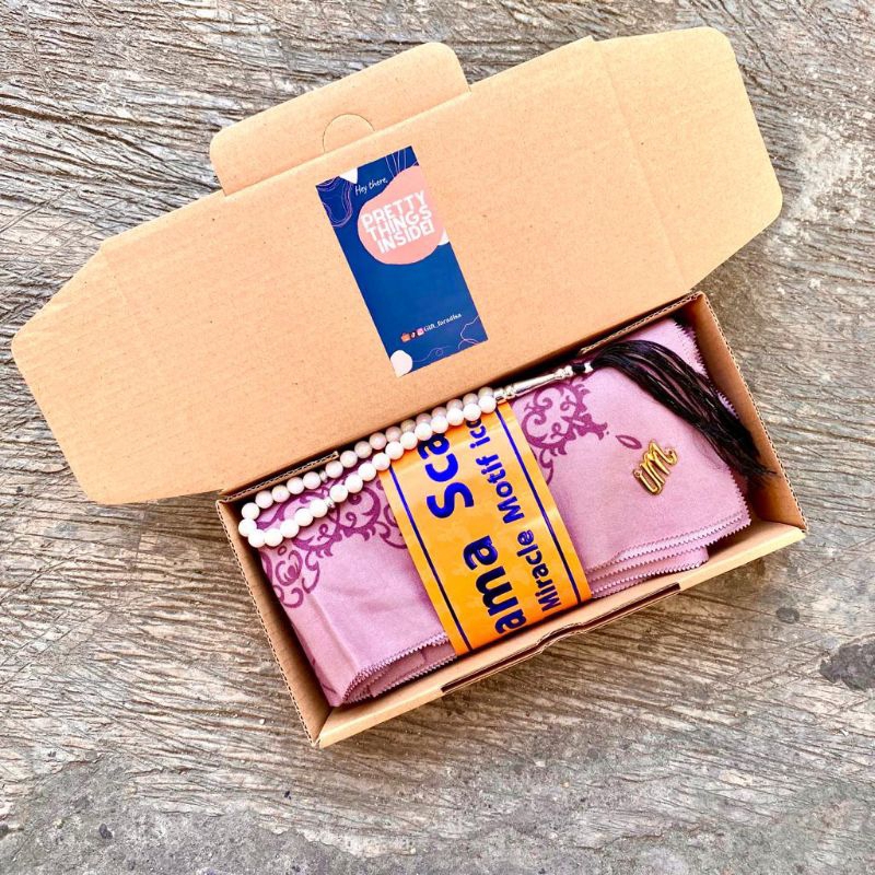 Jual HAMPERS HIJAB UMAMA + AZARA MOTIF POLOS SEGI EMPAT hamper kerudung ...