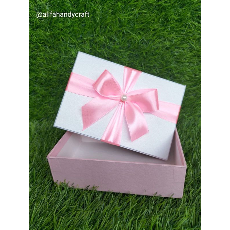 Jual giftbox/kotak kado/ box hampers/satu paket (box + Styrofoam + gift ...