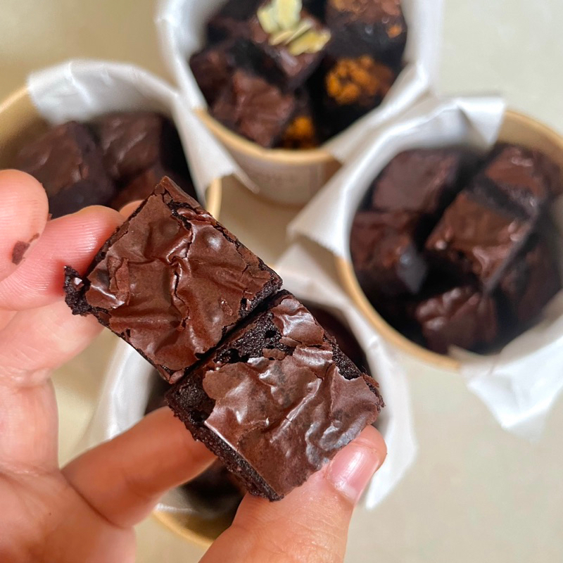 Jual BROWNIES BUCKET (Brownies Bite Size) | Yummy Fudgy Brownies ...