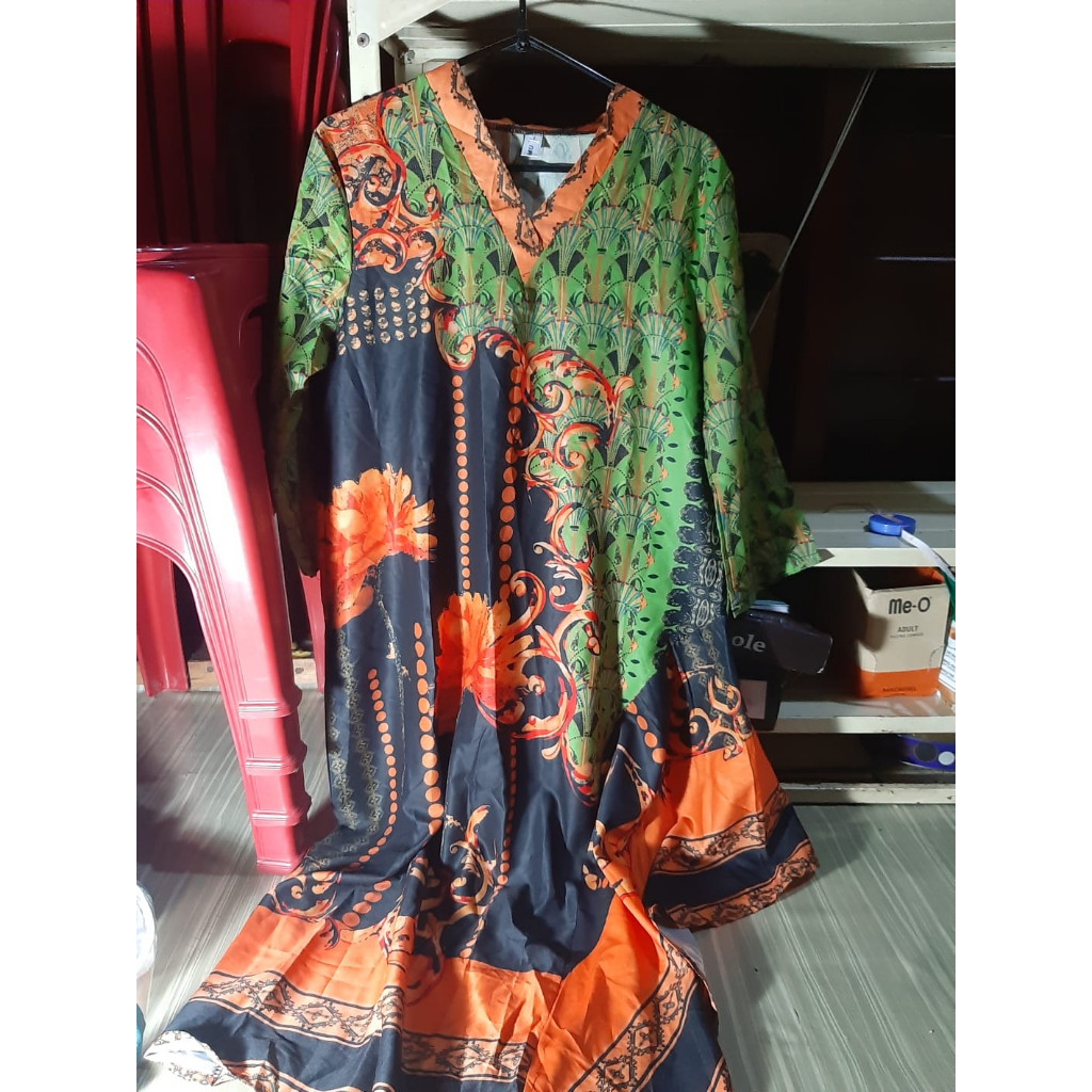 Jual (PRELOVED) DRESS ABSTRAK HIJAU OREN HITAM/ DRESS MOTIF HIJAU OREN ...