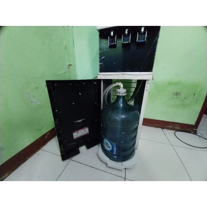 Jual Dispenser Polytron Pwc 777 hydra galon bawah second | Shopee Indonesia