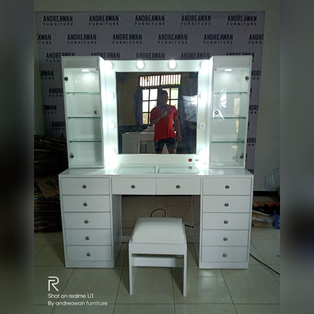 Jual Meja Rias Lampu Dan Lemari Makeup Kaca Full Laci Finishing Cat ...