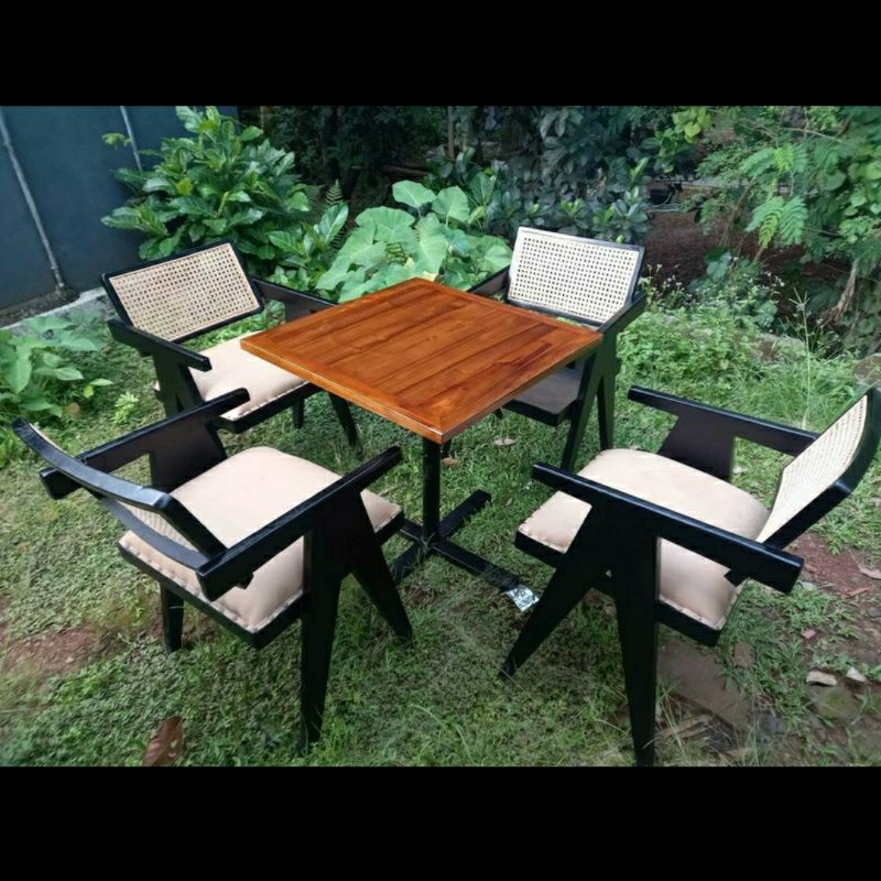 Jual KURSI MEJA CAFE 70x70/KURSI CAFE UNIK/MEJA CAFE NGE-HITS/KURSI CAFE JAKARTA | Shopee Indonesia