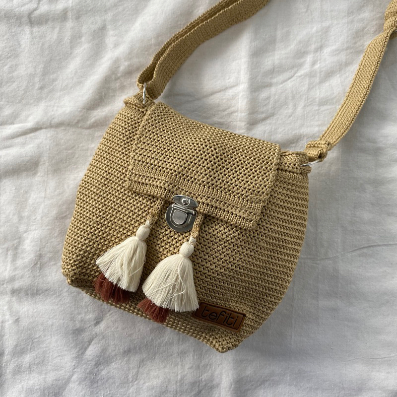 Jual Tas Rajut Selempang NUMA Knit Bag Tali Serut Bag Lock Sling Bag ...