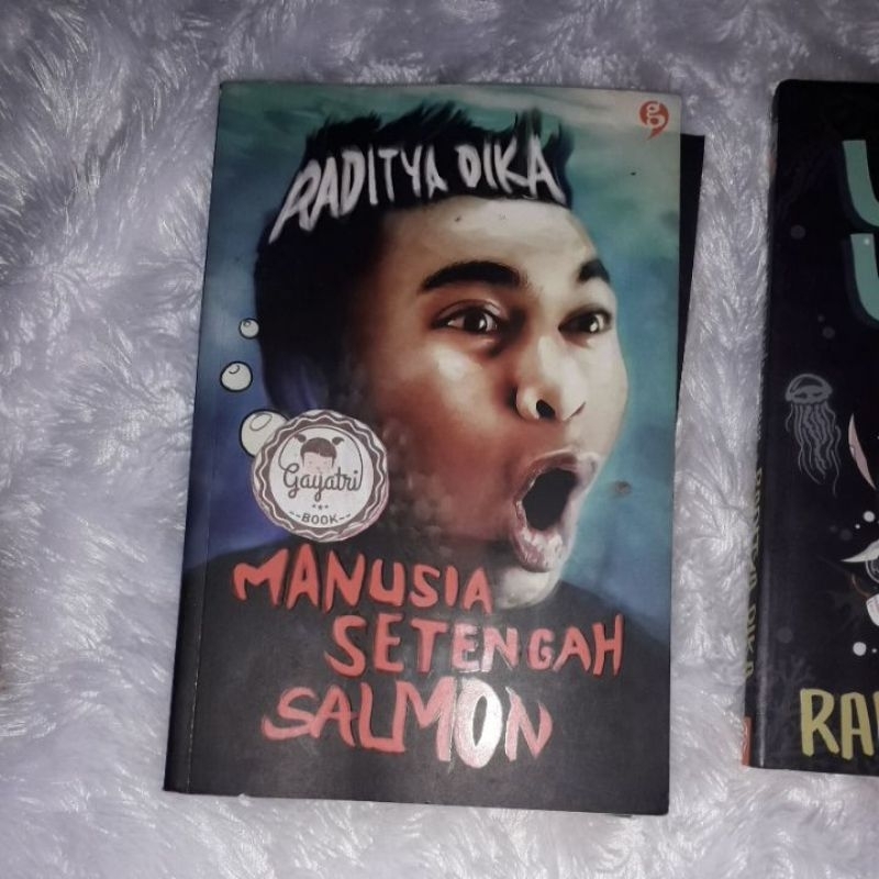 Jual Novel-Novel Raditya Dika, Ernest Prakasa (Cinta Brontosaurus | Manusia Setengah Salmon ...