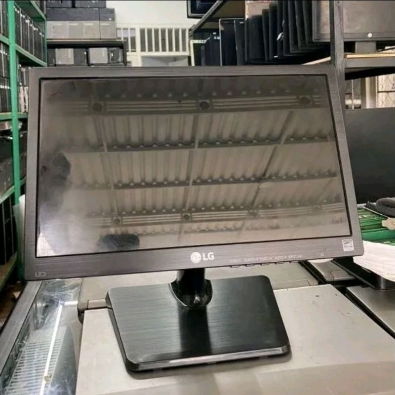 Jual MONITOR LED LG 16 INCH LIKE NEW DAN NORMAL | Shopee Indonesia