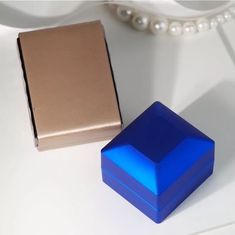 Jual Box Perhiasan Persegi LED - Toko Emas Gadjah | Shopee Indonesia