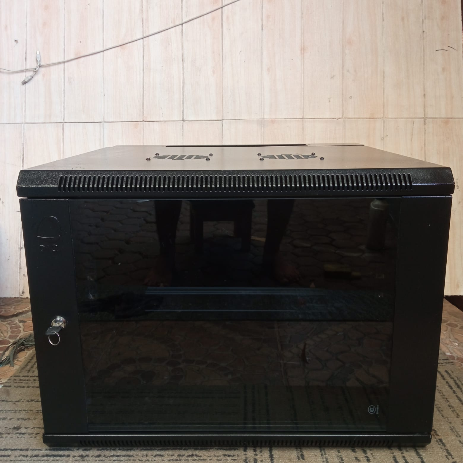 Jual Rack Wallmount 8U Lengkap Dengan Kipas Fan Dan PDU 6 Slot Warna ...