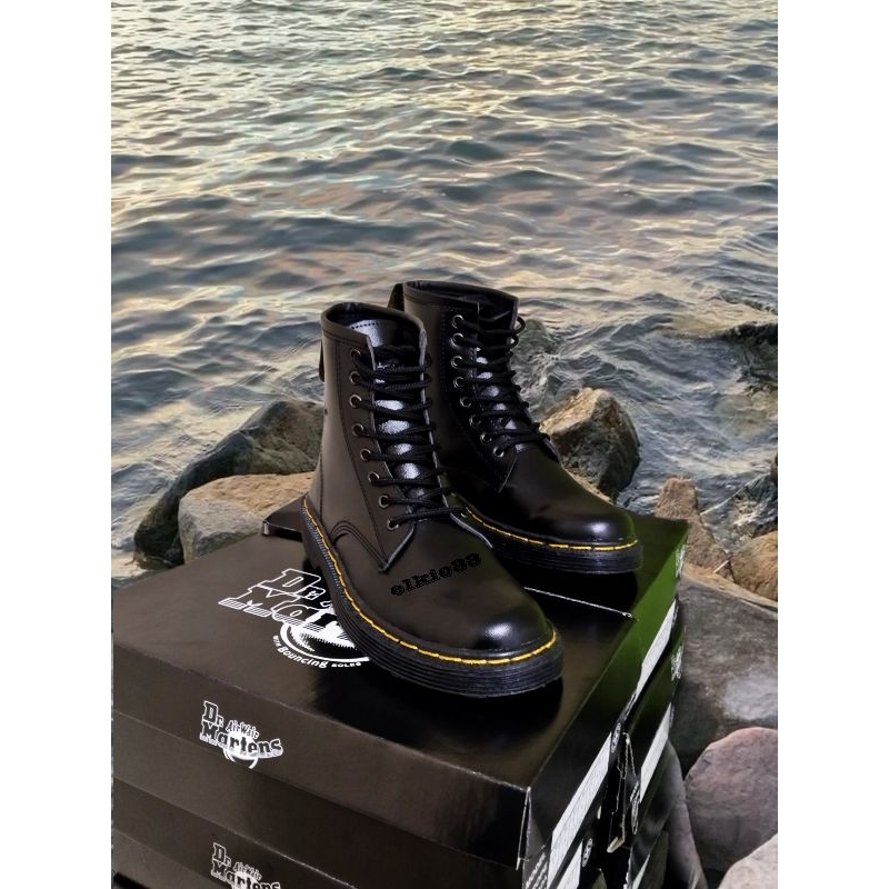 Jual SEPATU BOOTS PRIA DAN WANITA SEPATU TINGGI SOLE HITAM 8 HOLE ...