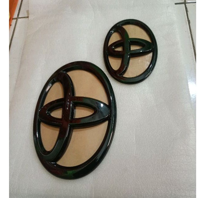 Jual Logo griil depan mobil Toyota Innova ribon model hitam | Shopee ...