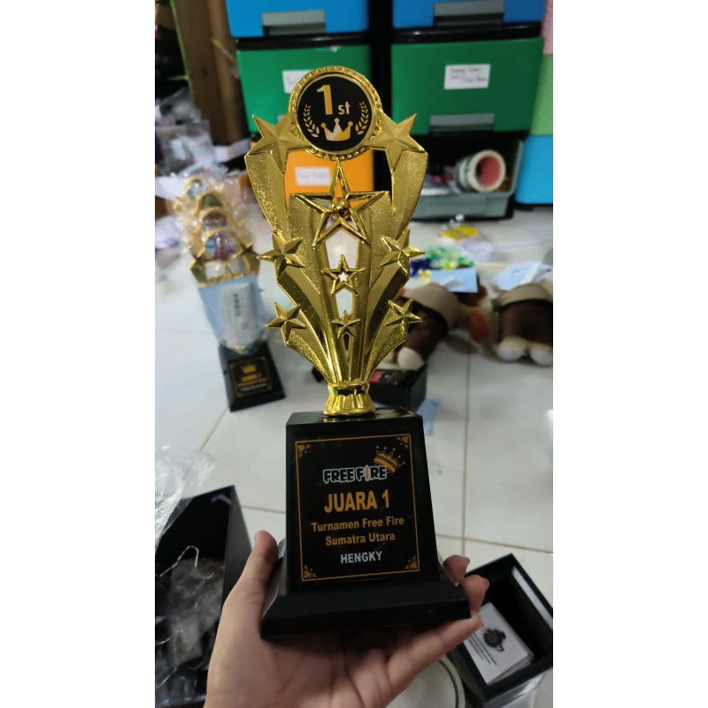 Jual piala juara penghargaan trofi, costum sablon gratis | Shopee Indonesia