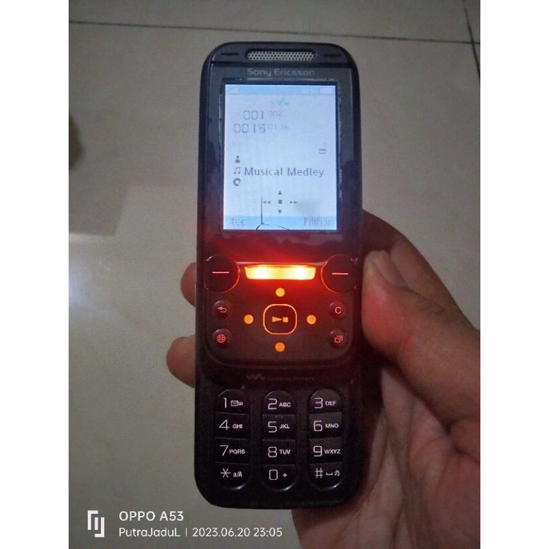 Jual Sony Ericsson W830 i Slide Normal Original Mulus Jadul Langka Unik Imut Speaker Bass Joss ...
