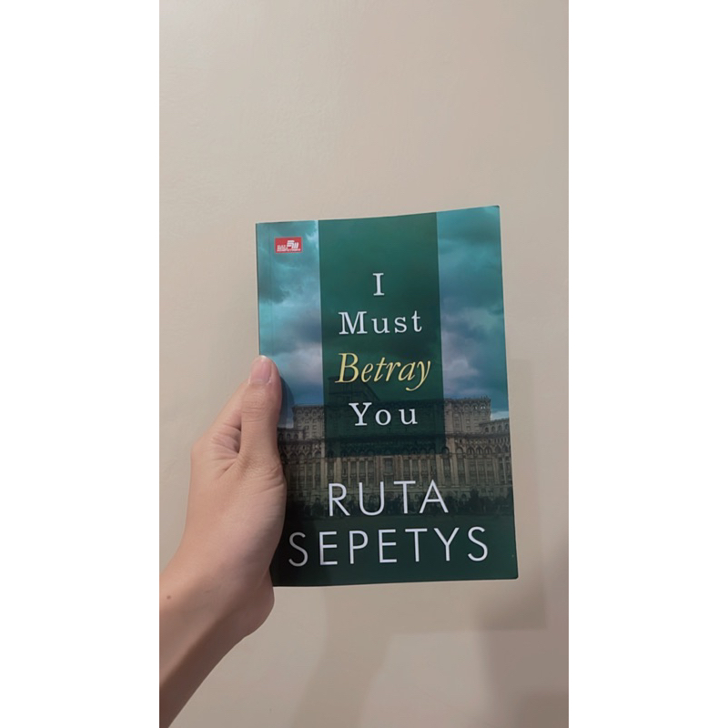 Jual preloved i must betray you - ruta sepetys | Shopee Indonesia