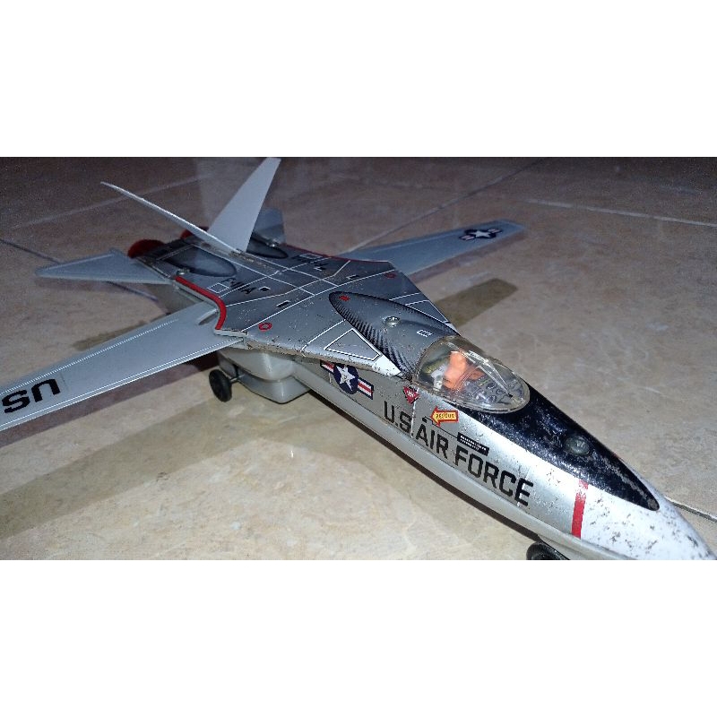 Jual MAINAN JADUL TIN TOYS PESAWAT JET USAF F111A BY TOY NOMURA JAPAN ...