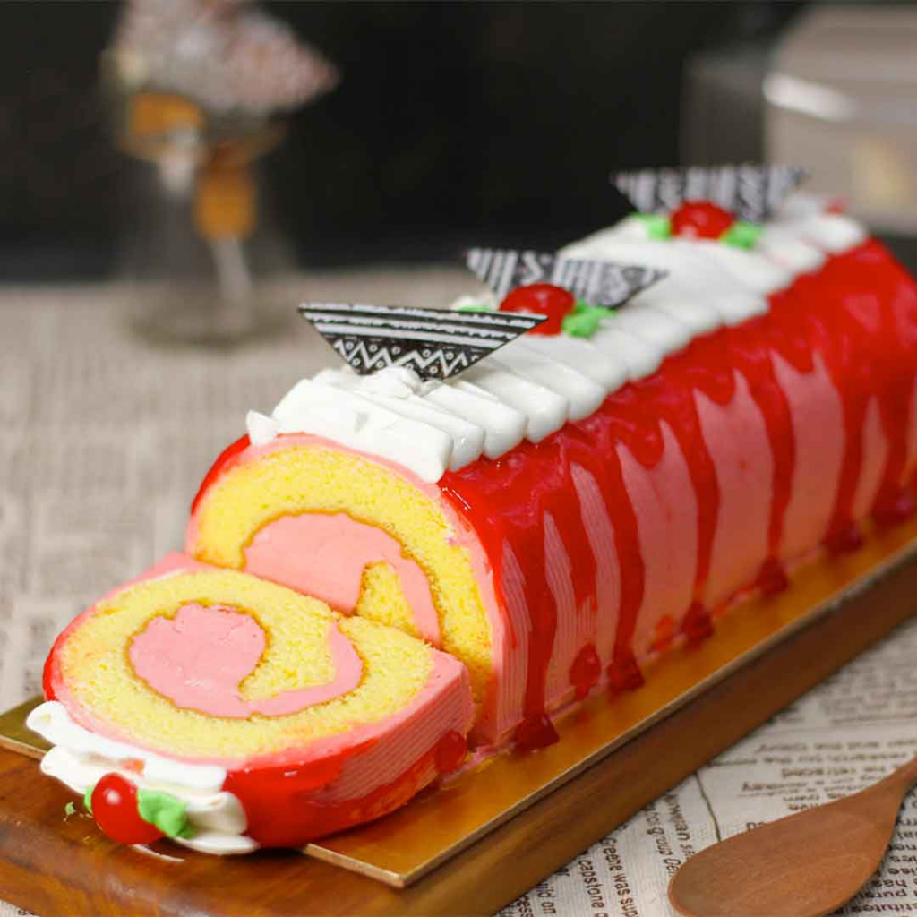 Jual Momolin Bakery Roll Cake Strawberry - Kue Ultah - Bolu Gulung ...