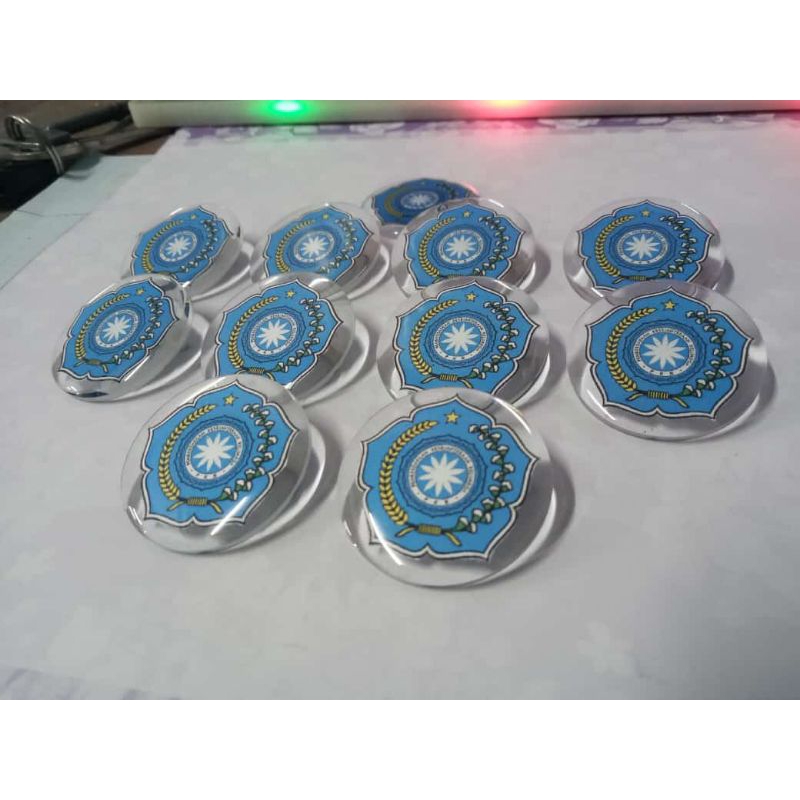 Jual pin akrilik /bross/pin logo/pin kuningan/pin costum | Shopee Indonesia