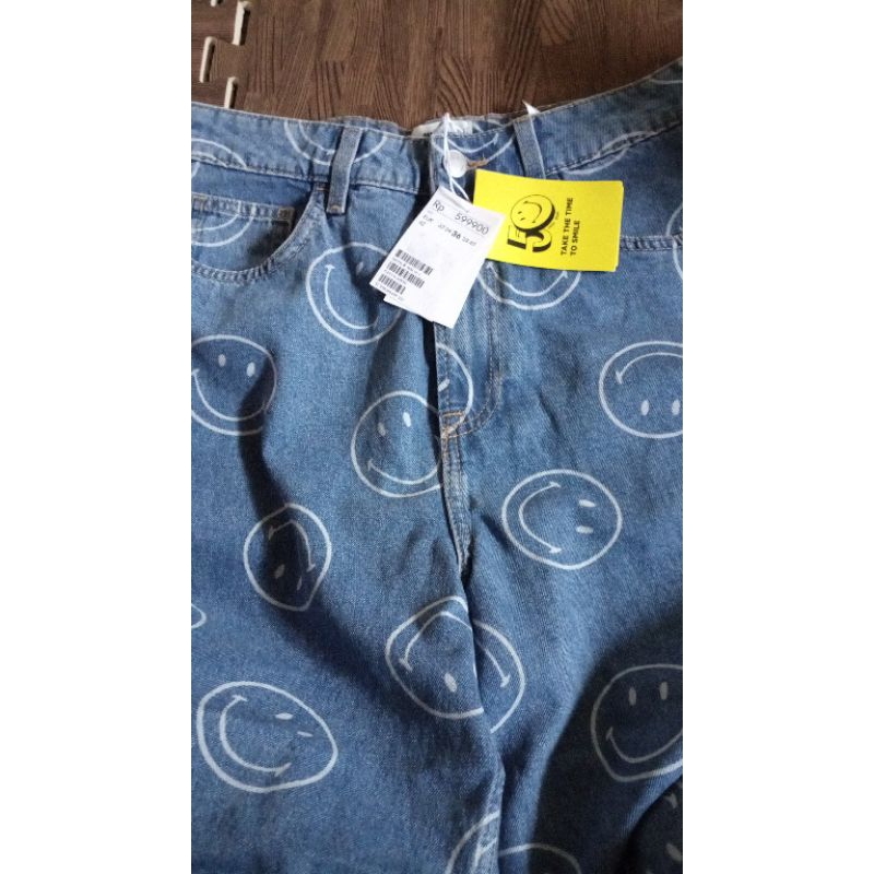 Jual HM baggy jeans smiley HW | Shopee Indonesia