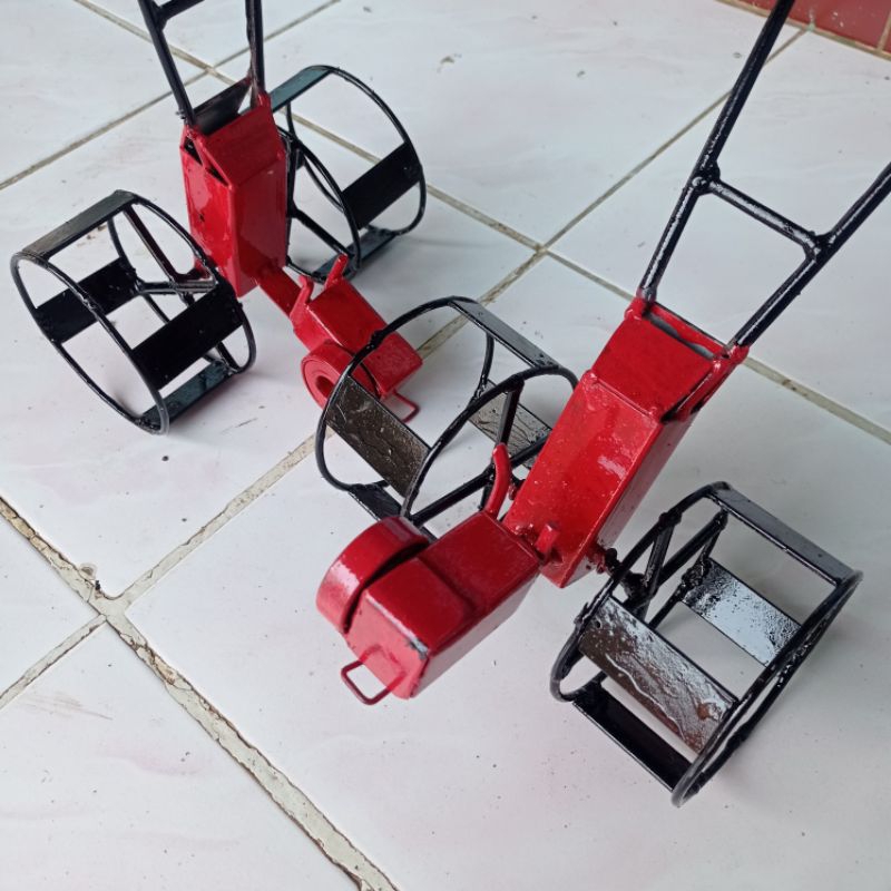 Jual MAINAN ANAK TRAKTOR BAJAK SAWAH / MAINAN DARI BESI | Shopee Indonesia