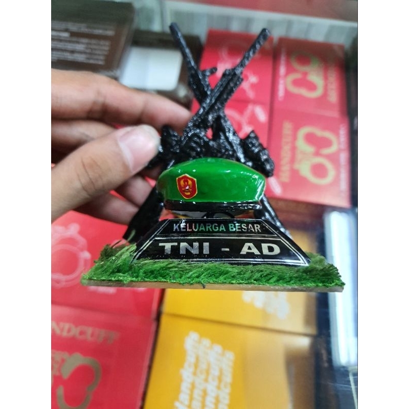 Jual Miniatur Baret TNI AD Tembak | Patung miniatur mobil Army Senjata ...