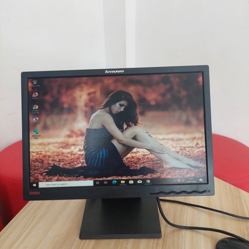 Jual LCD MONITOR LENOVO 19 INCH WIDESCREEN BARANG NORMAL DAN MURAH ...