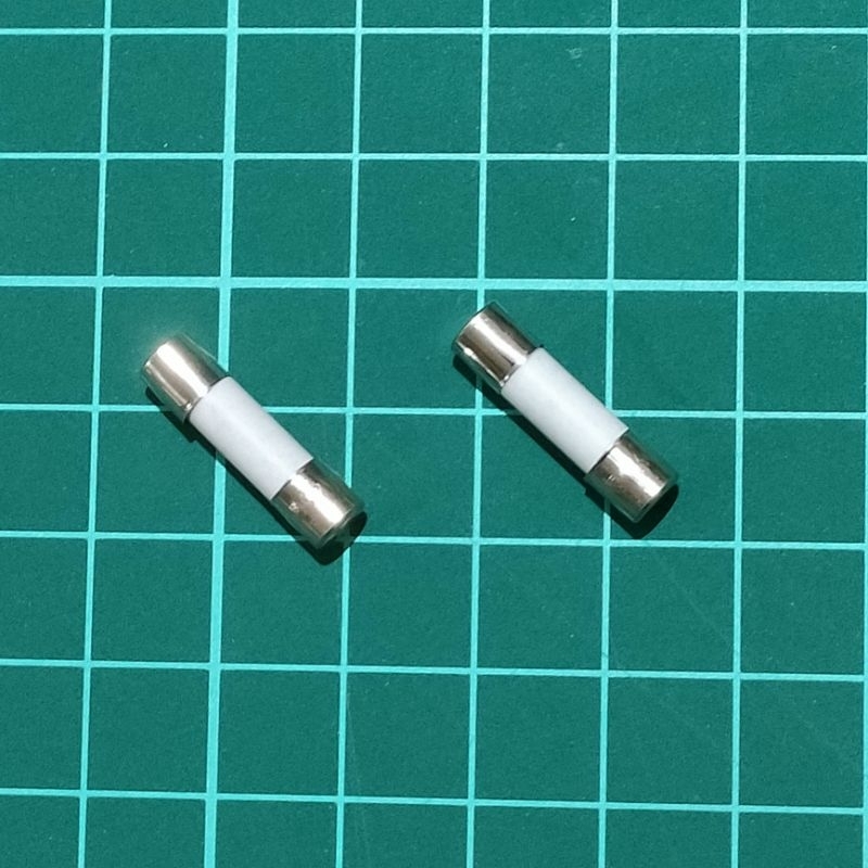 Jual Fuse Keramik 15A, 20A 250v 5x20 mm Sekering 5 x 20 mm | Shopee ...