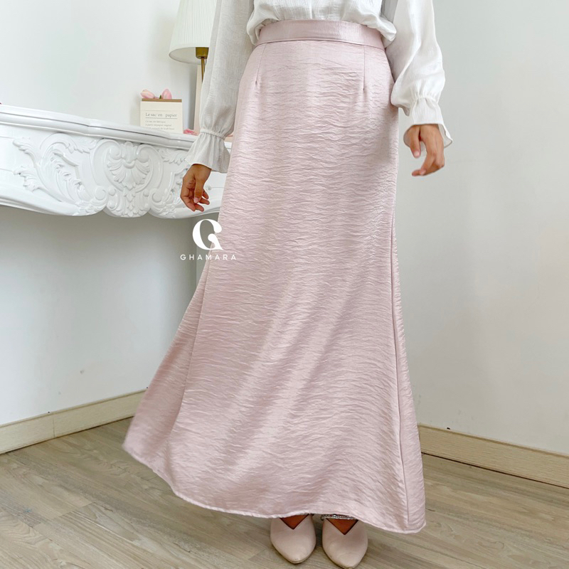 Jual Ghamara • NOYA SKIRT | shimmer silk | rok shimmer wanita | Shopee ...