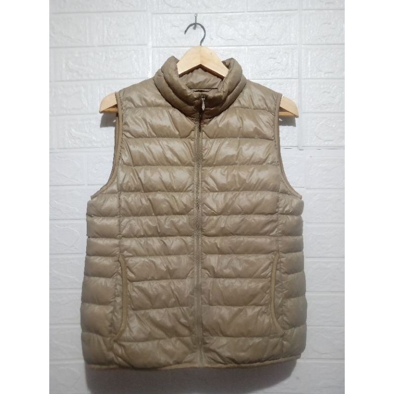 Jual UNIQLO ultralight vest down long neck coklat susu | Shopee Indonesia