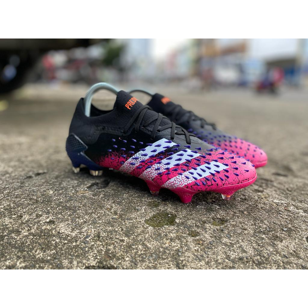 Jual Soccer Sepatu Sepak Bola Adidas Predator Freak.1 Low FG - Core ...