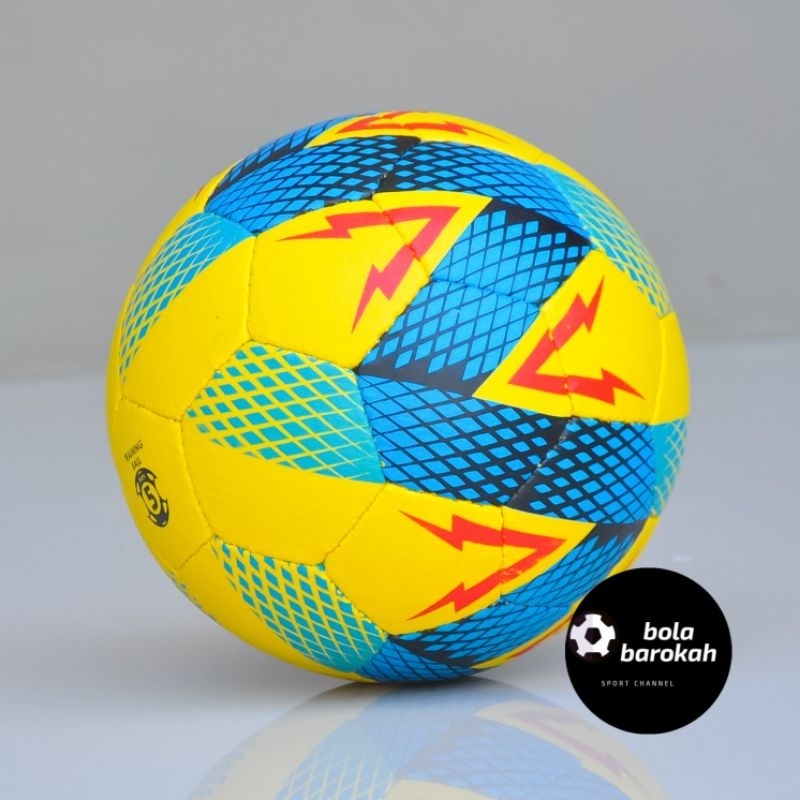 Jual Bola sepak ortuseight/bola kaki ukuran 5 bonus pentil dan jaring ...