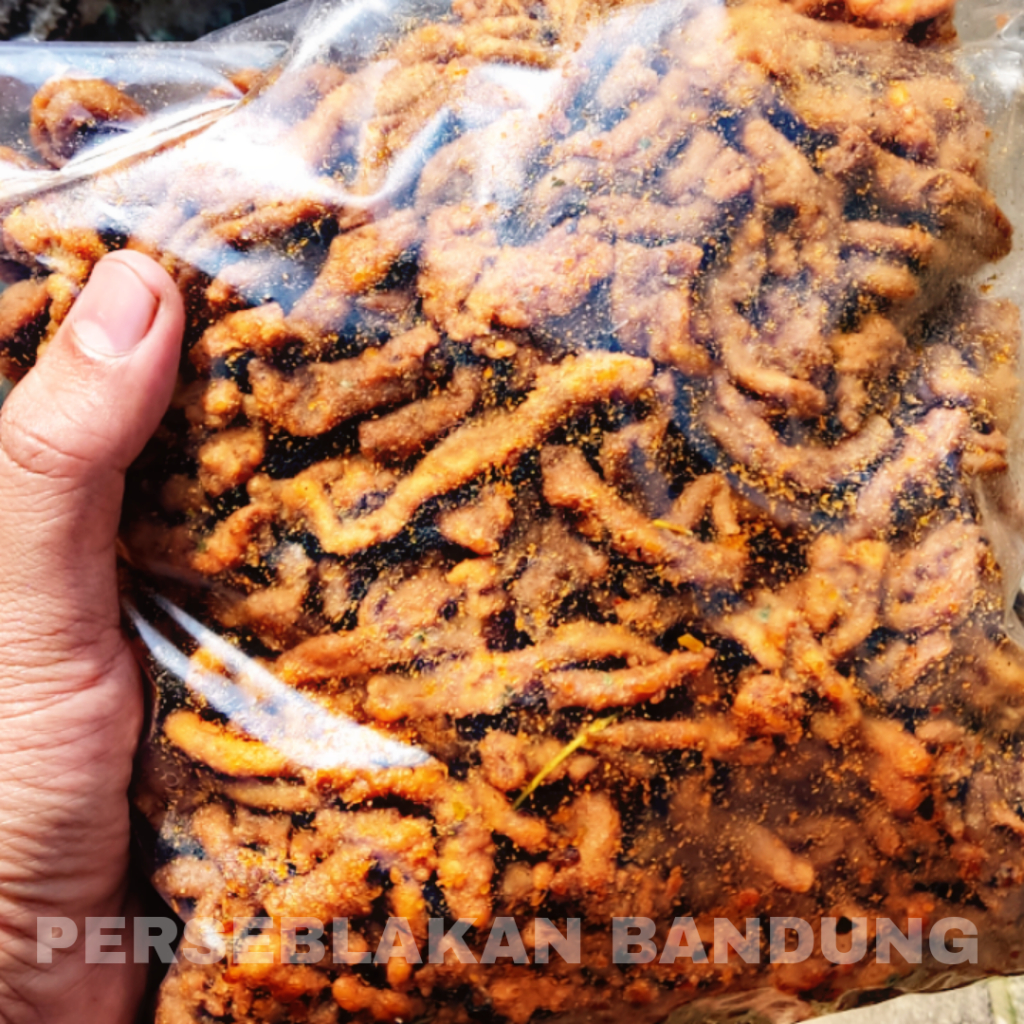 Jual usus kriuk 100 gram Pedas Daun Jeruk / Keripik Usus Ayam Kriuk ...