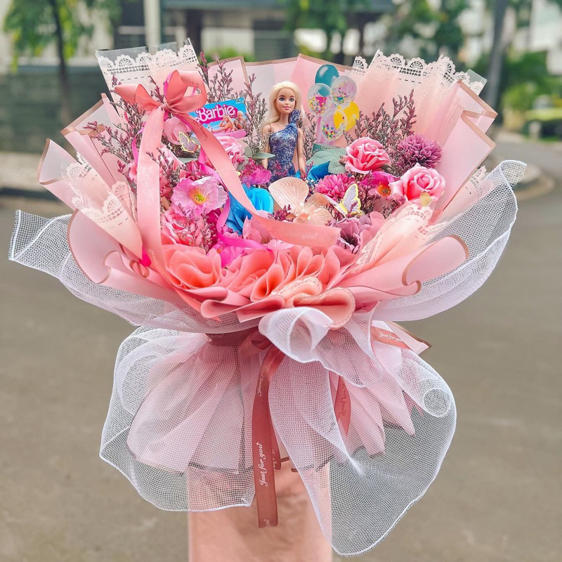 Jual Buket Barbie artificial/barbie bouquet/wisuda coas | Shopee Indonesia